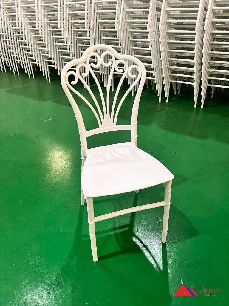 Ghế Nhựa Đúc Vương Miện Siêu Bóng Cho Đám Cưới